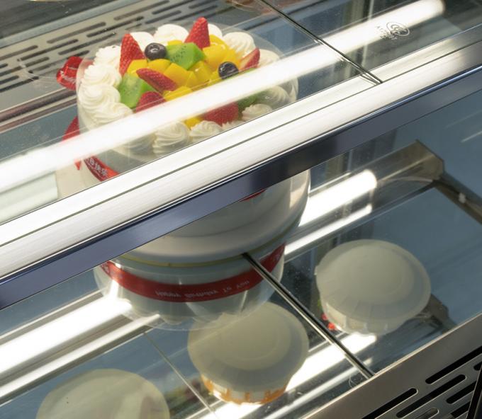 Hermetic Compressor Bakery Cake Display Showcase Refrigerator 260 Ltr 110V